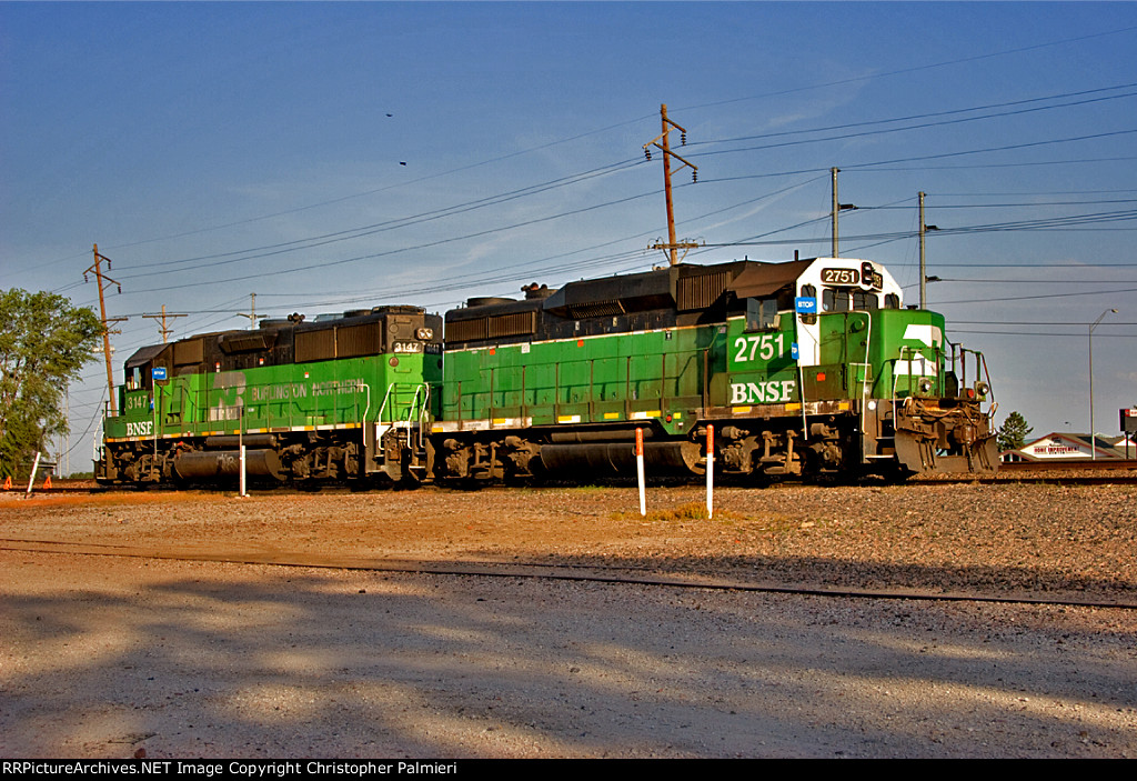 BNSF 2751 and BNSF 3147
